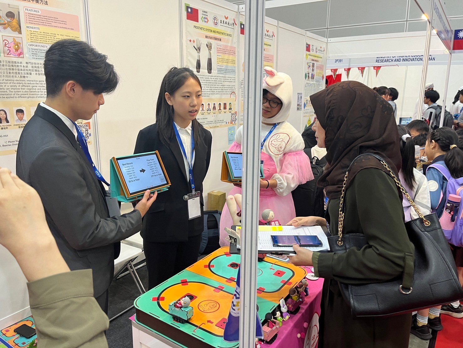 華僑高中與亞東科大合作 在2024 ITEX中再創輝煌 | TIPPA台灣發明商品促進協會